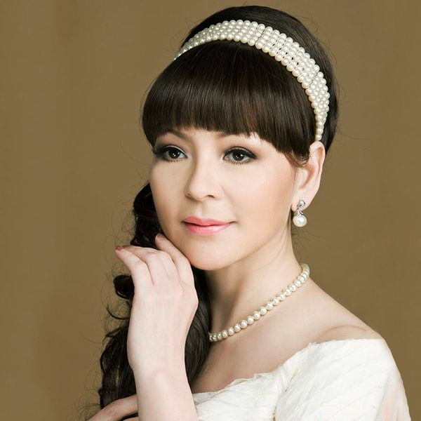 Ái Vân - Tiểu sử và các tác phẩm và những albums điển hình - Cherry Radio